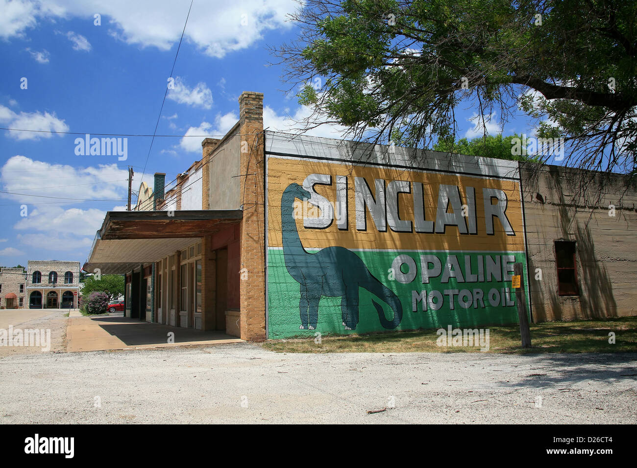 Sinclair oil building hi-res stock photography and images - Alamy