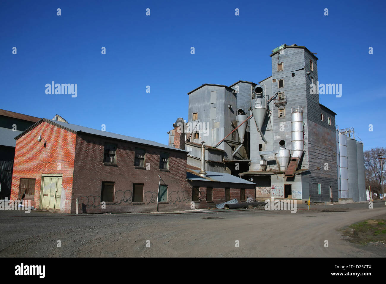 Abandoned Grain Processing Facility Stock Photo - Alamy