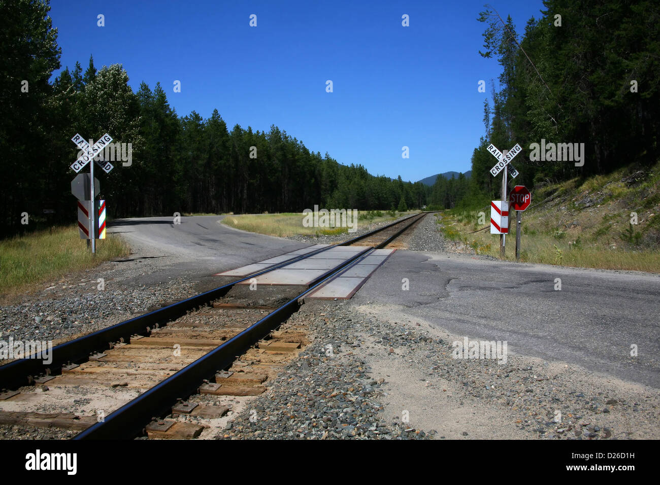 Rural railroad crossing Stock Photo - Alamy