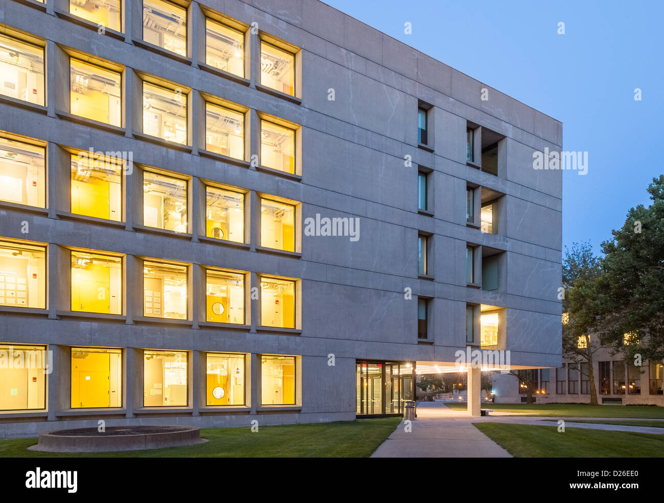 The IM Pei-designed Dreyfus Building at the Massachusetts Institute of ...