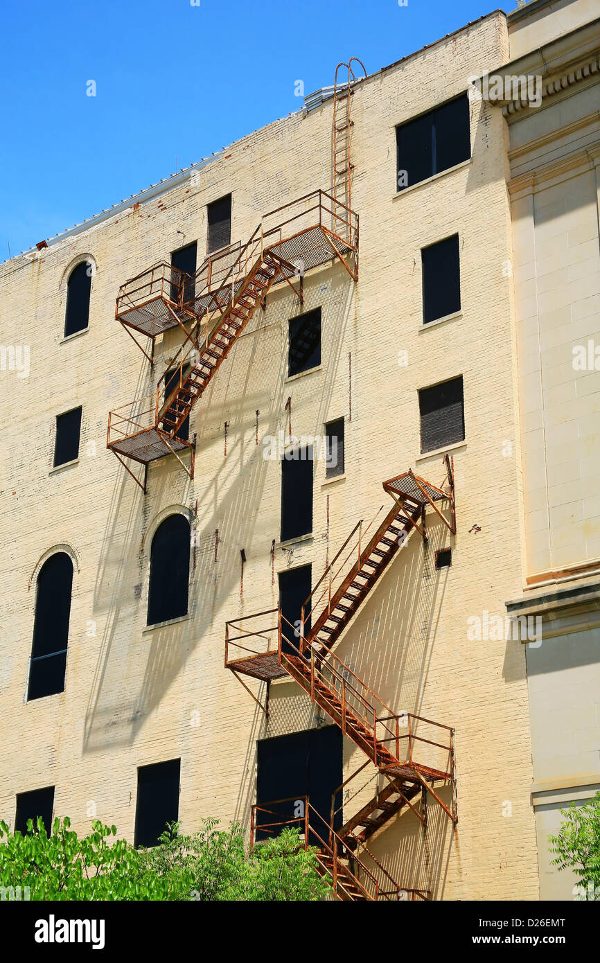 Emergency building outside hi-res stock photography and images - Alamy