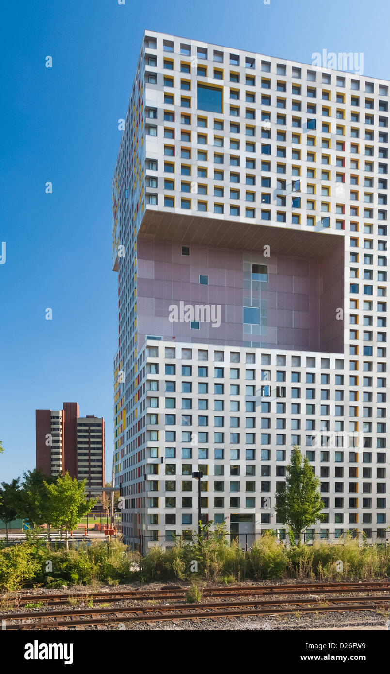 Steven Holl's Simmons Hall on the Massachusetts Institute of Technology ...