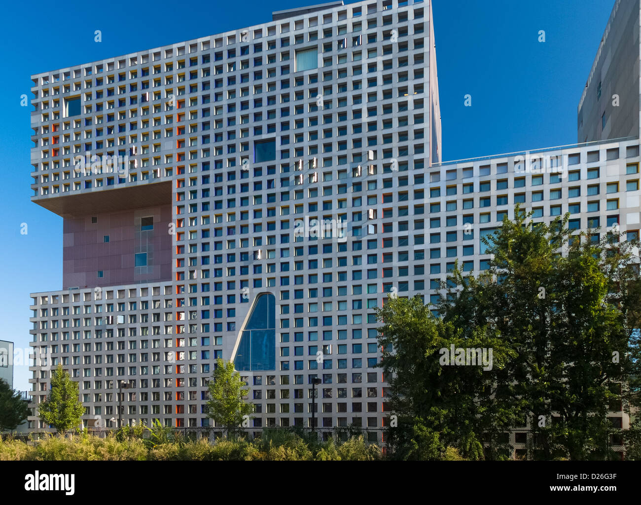 Steven Holl's Simmons Hall on the Massachusetts Institute of Technology ...
