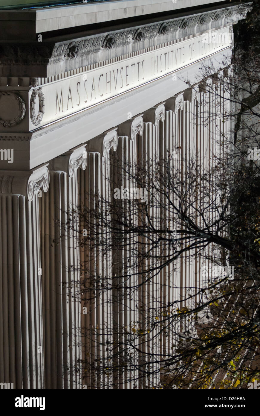 Massachusetts Institute of Technology (MIT)'s Building 10 / Killian ...
