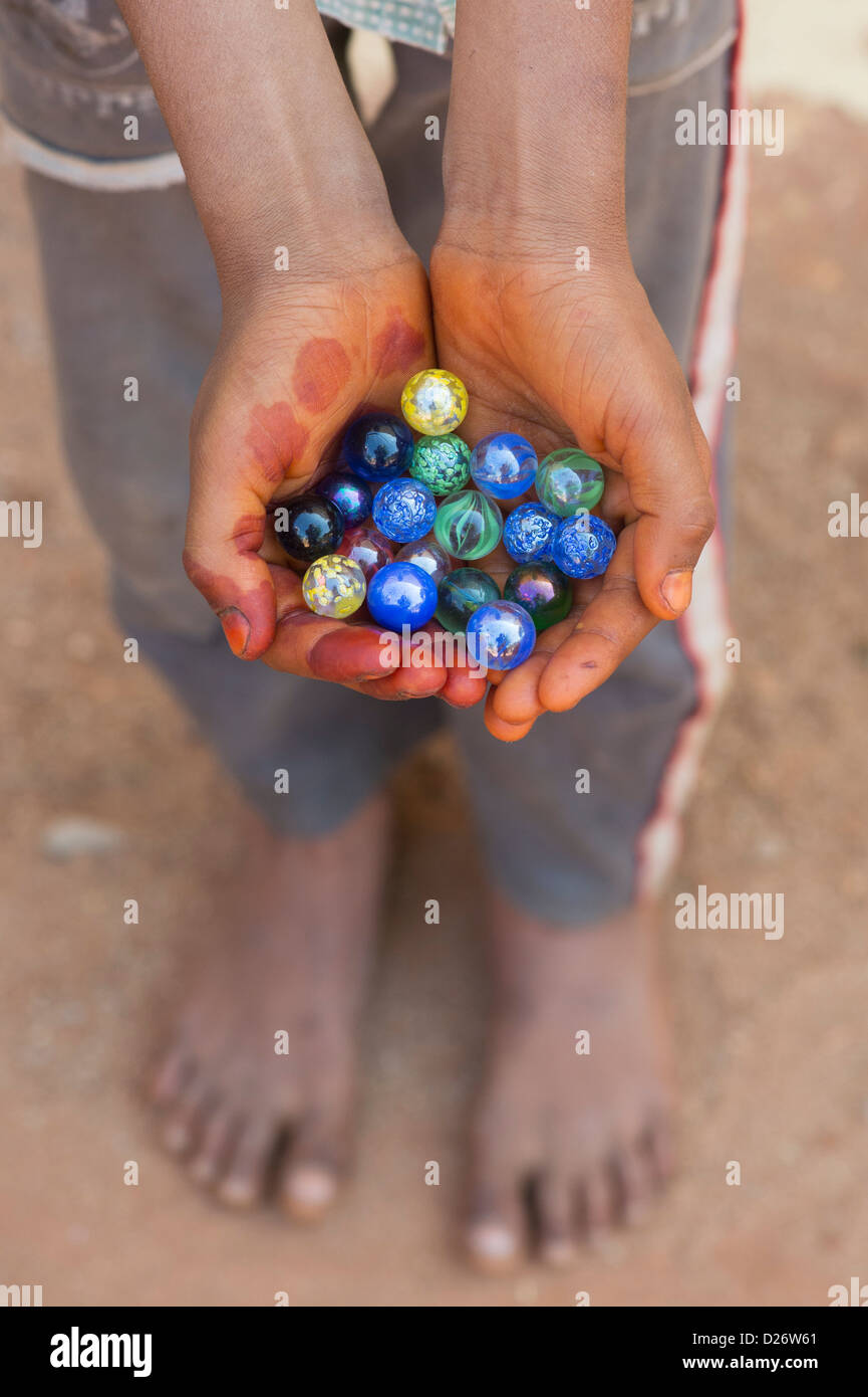 Hand holding marble hi-res stock photography and images - Alamy
