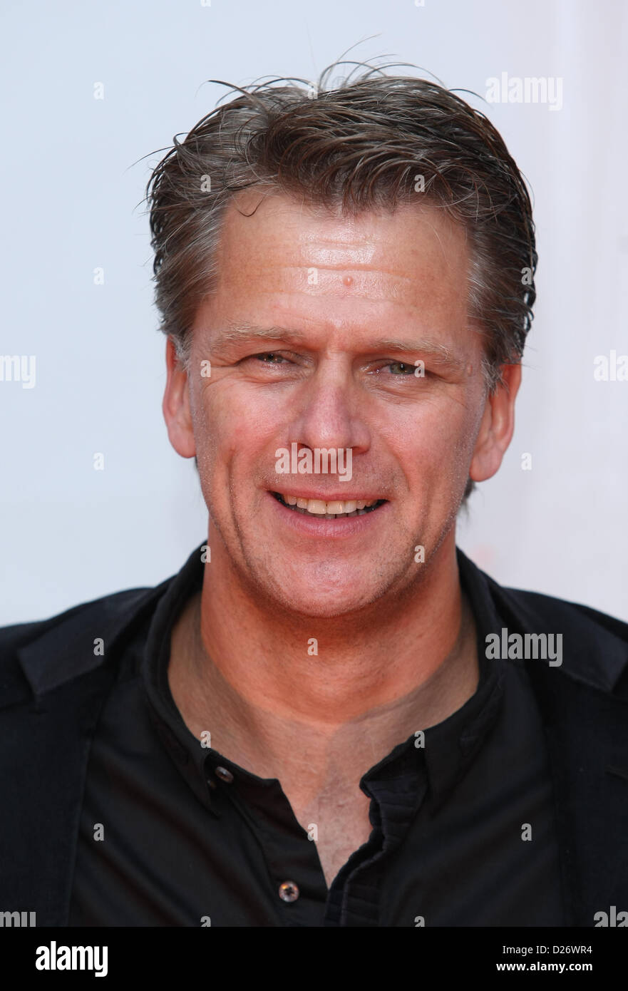 ANDREW CASTLE ACTOR CIRQUE DU SOLEIL’S KOOZA. OPENING NIGHT LONDON ...