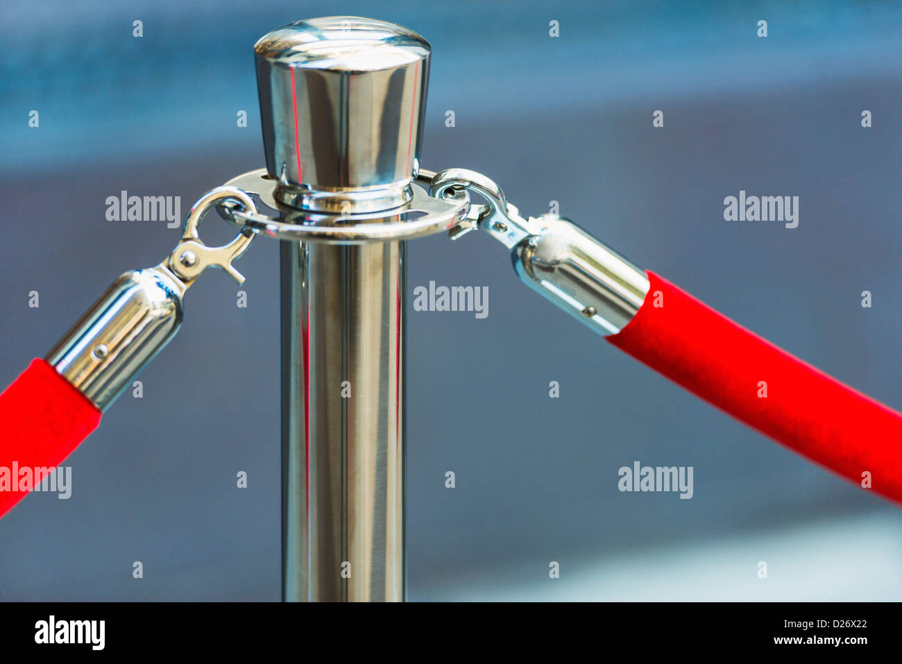 Stanchion with red rope hi-res stock photography and images - Alamy