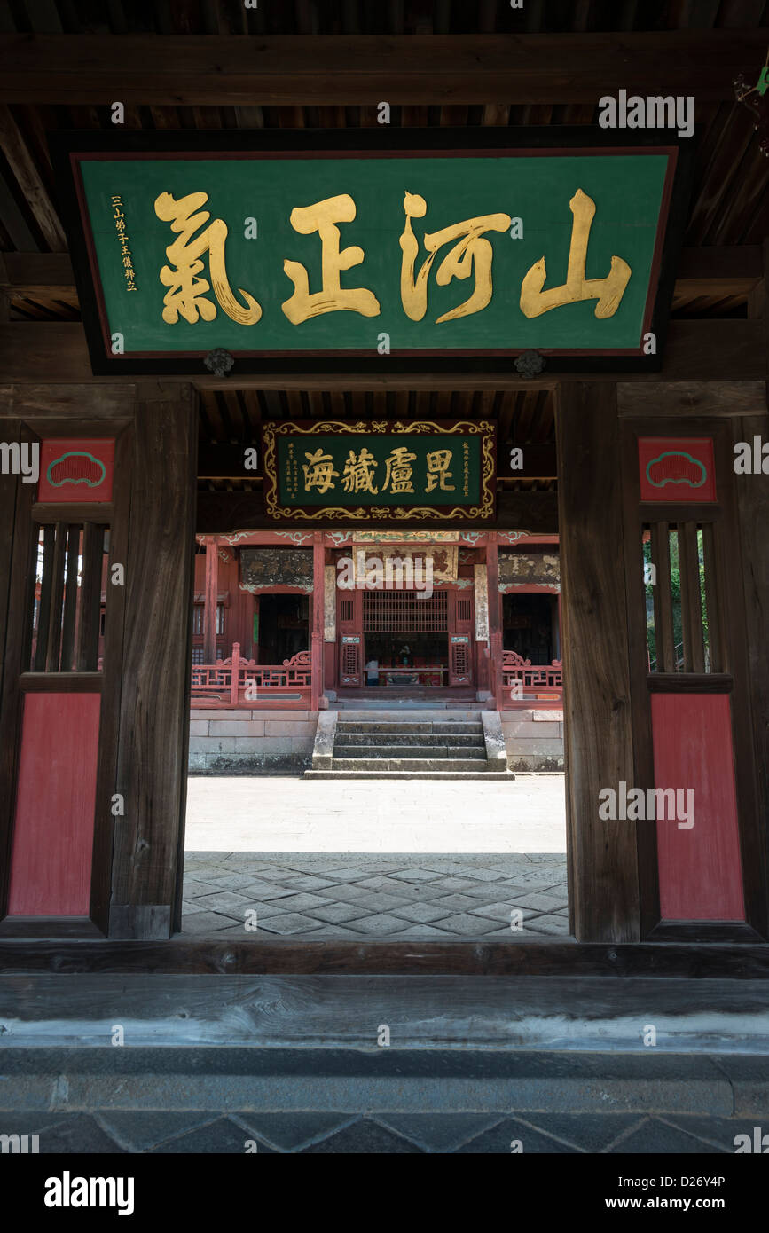 Sign above the Courtyard Entrance in Sofukuji Obaku Zen Temple ...
