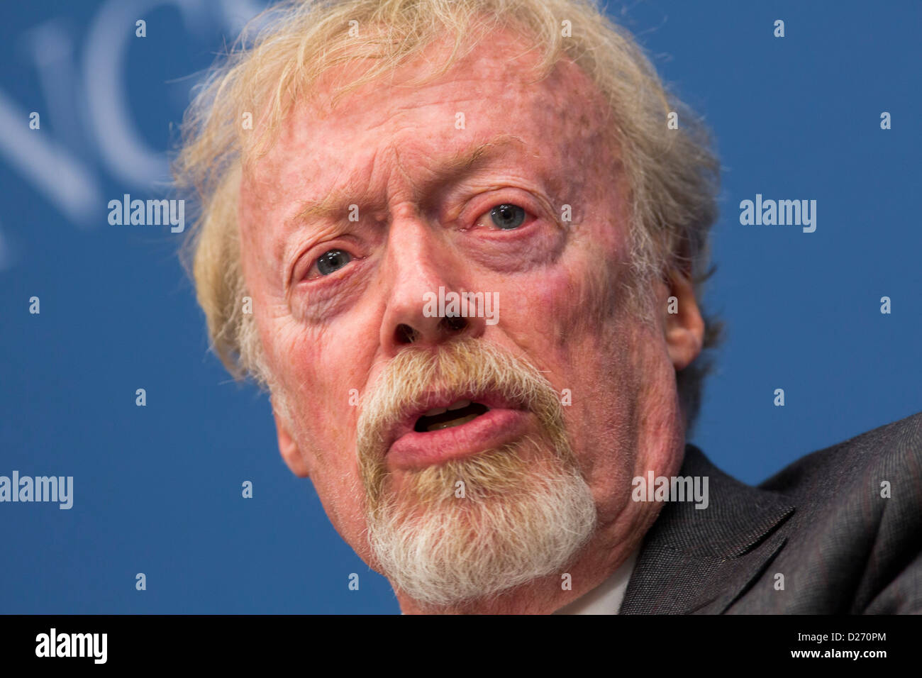 Philip knight nike hi-res stock photography and images - Alamy