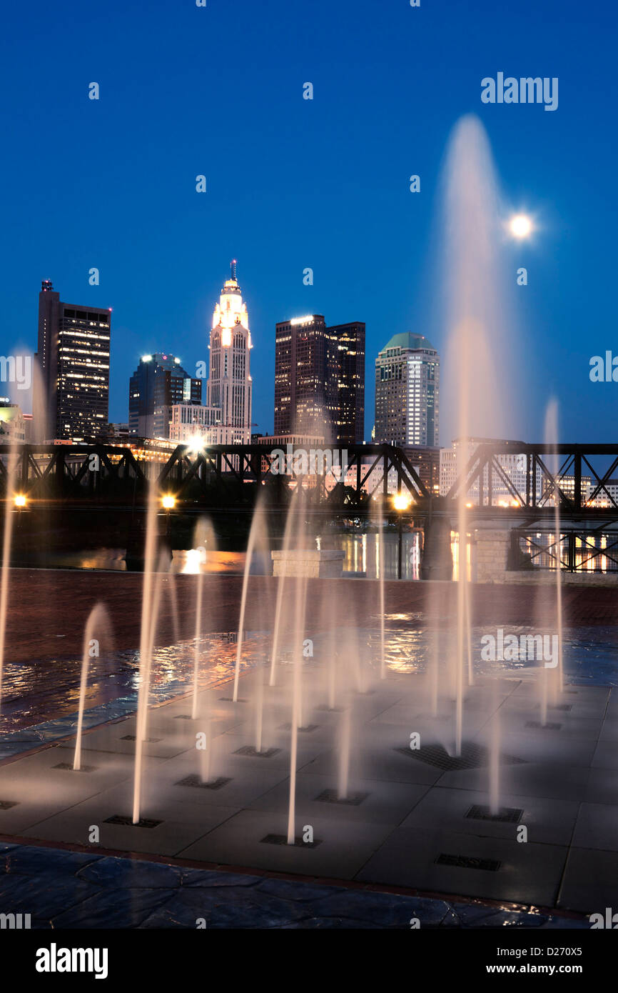 Cleveland ohio skyline at night hi-res stock photography and images - Alamy