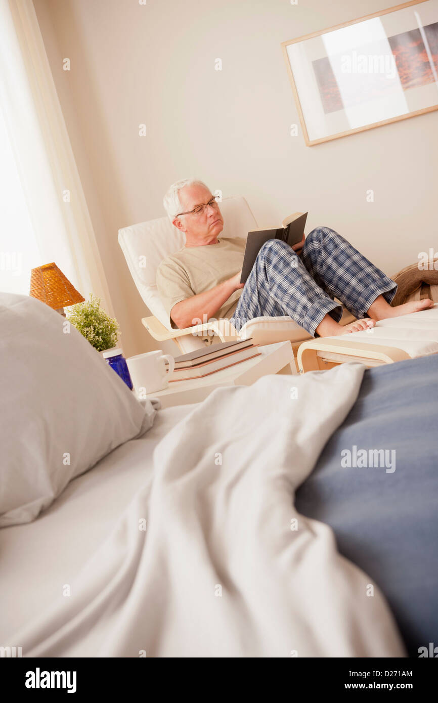 Simple reading hi-res stock photography and images - Alamy
