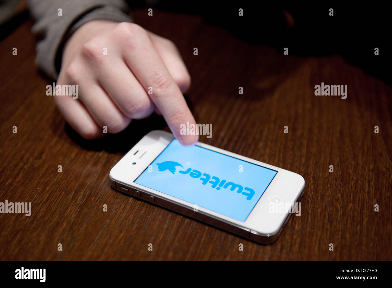 Man clicking picture with phone hi-res stock photography and images - Alamy