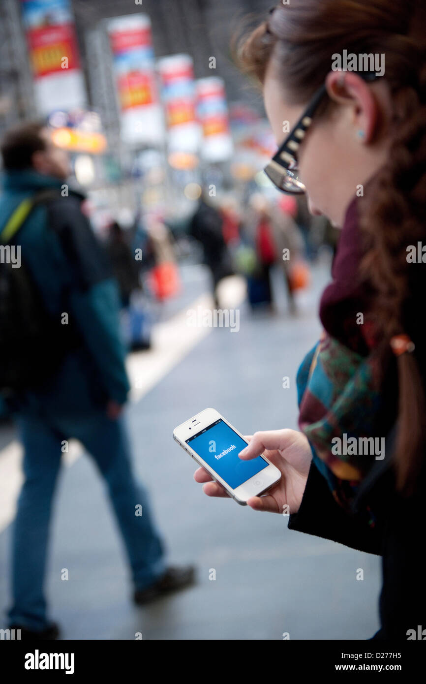 Facebook logo on phone hi-res stock photography and images - Alamy