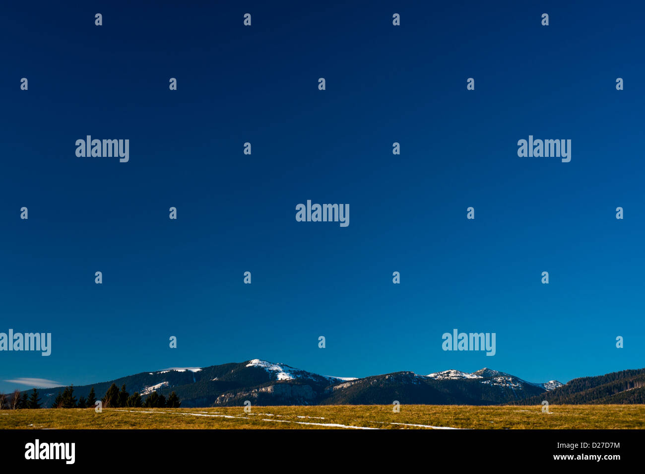 low horizon sky and fileds with mountains Stock Photo - Alamy