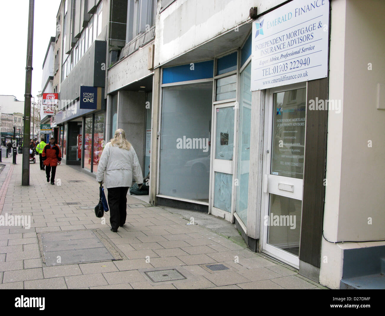 Empty stores hi-res stock photography and images - Alamy