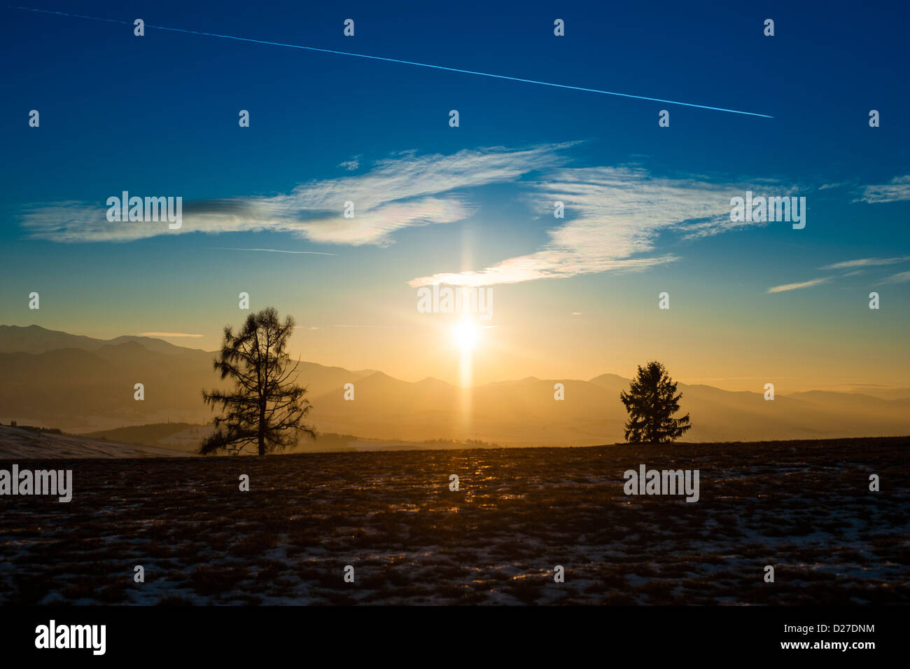 Orange blue horizon hi-res stock photography and images - Alamy