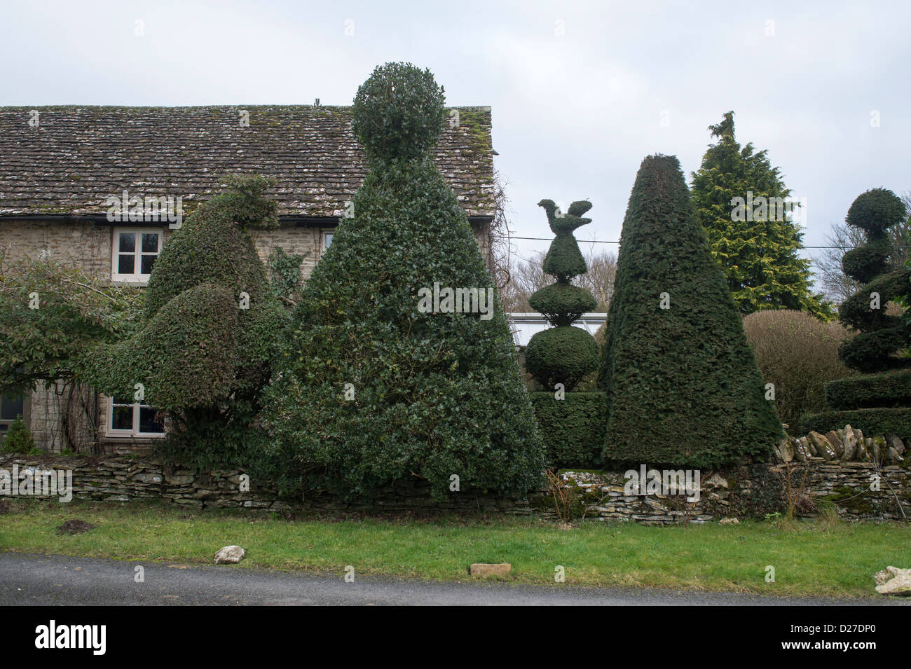 Cotswolds topiary hi-res stock photography and images - Alamy