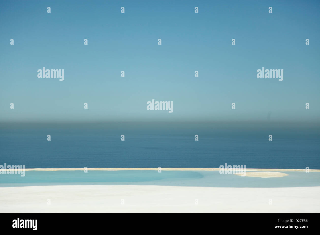 View of sky over infinitely pool Stock Photo - Alamy