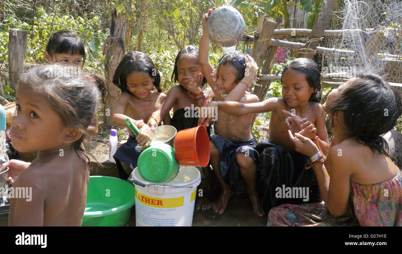 Children cambodia clean water hi-res stock photography and images - Alamy