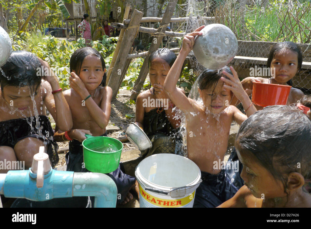 Cambodia children washing well hi-res stock photography and images - Alamy
