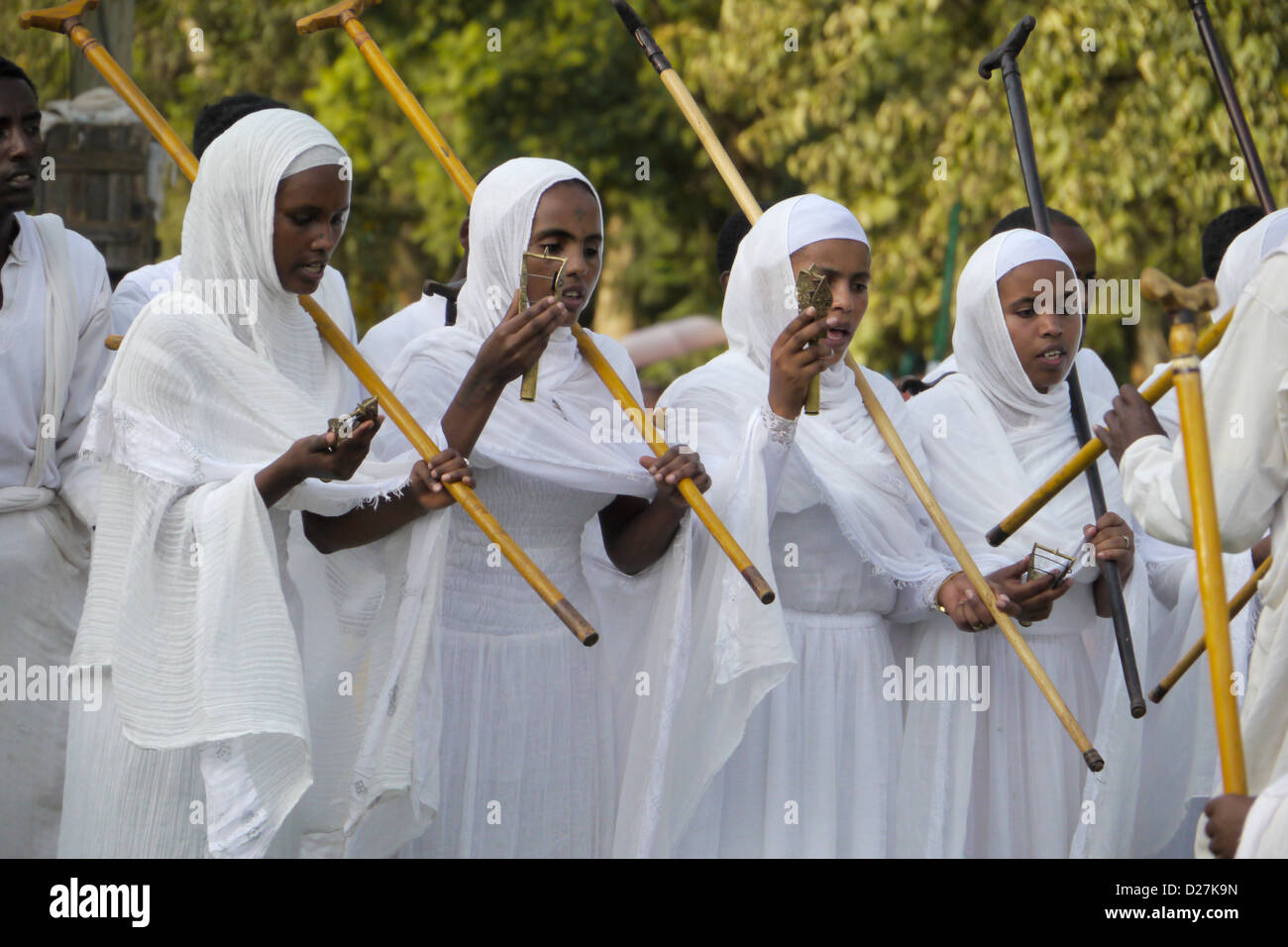 Meskal Eve celebration at Bahar Dar. Women dancing Stock Photo - Alamy