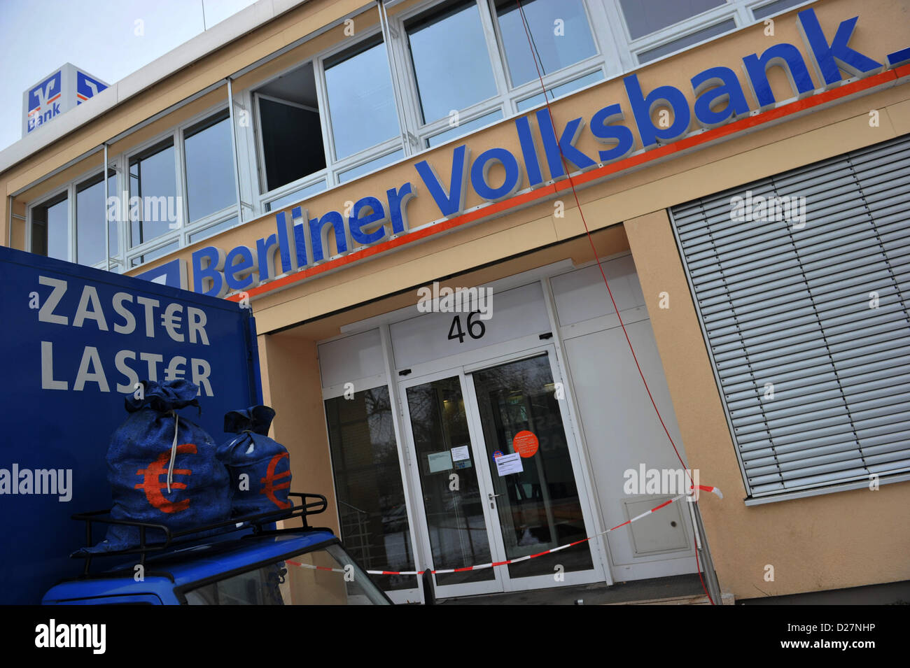 Mobile atm hi-res stock photography and images - Alamy