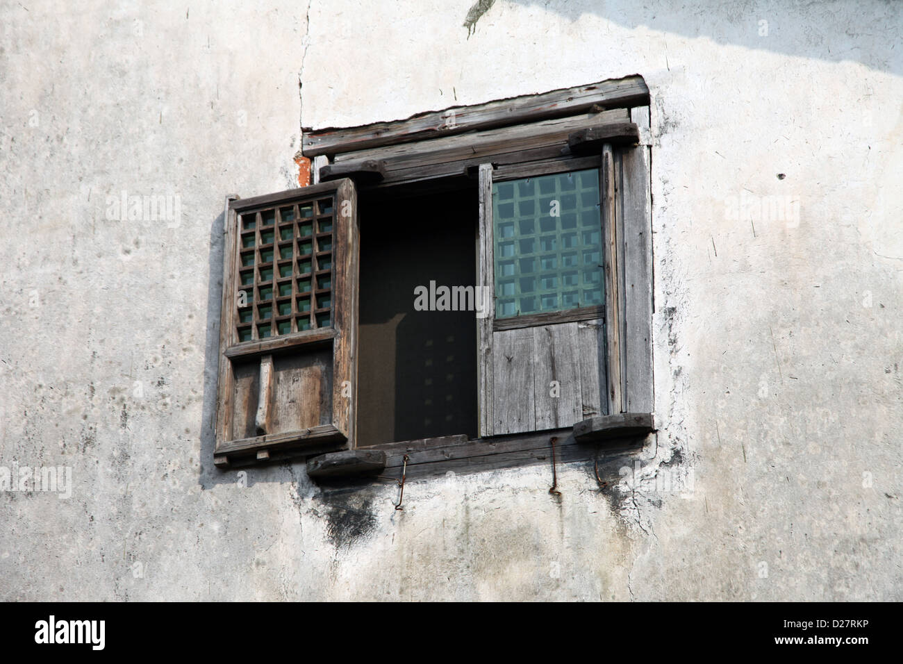 It's a photo of an old Chinese construction with windows. We can see a ...