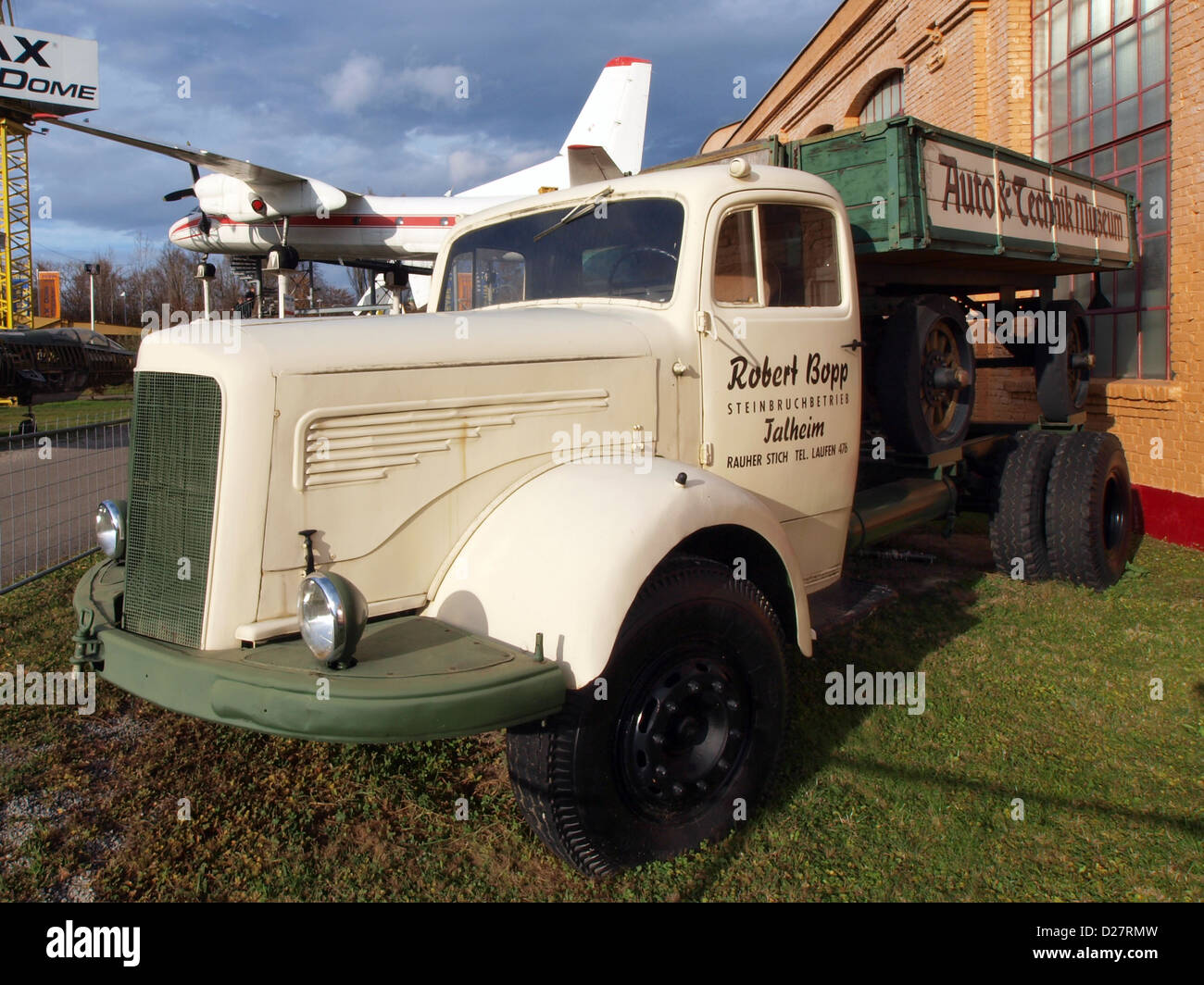 Old lorry hi-res stock photography and images - Alamy