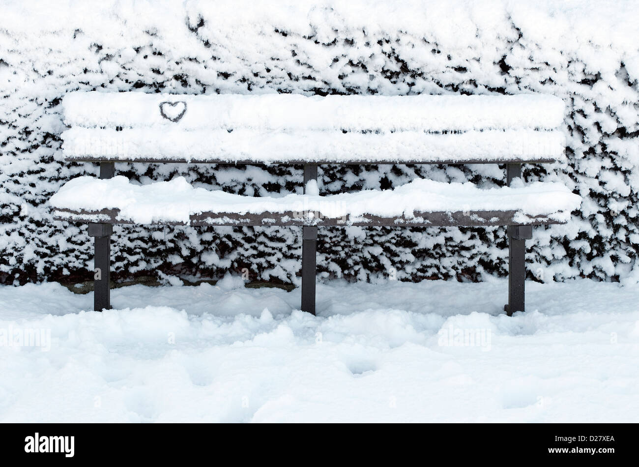 Benches covered with ice hi-res stock photography and images - Alamy
