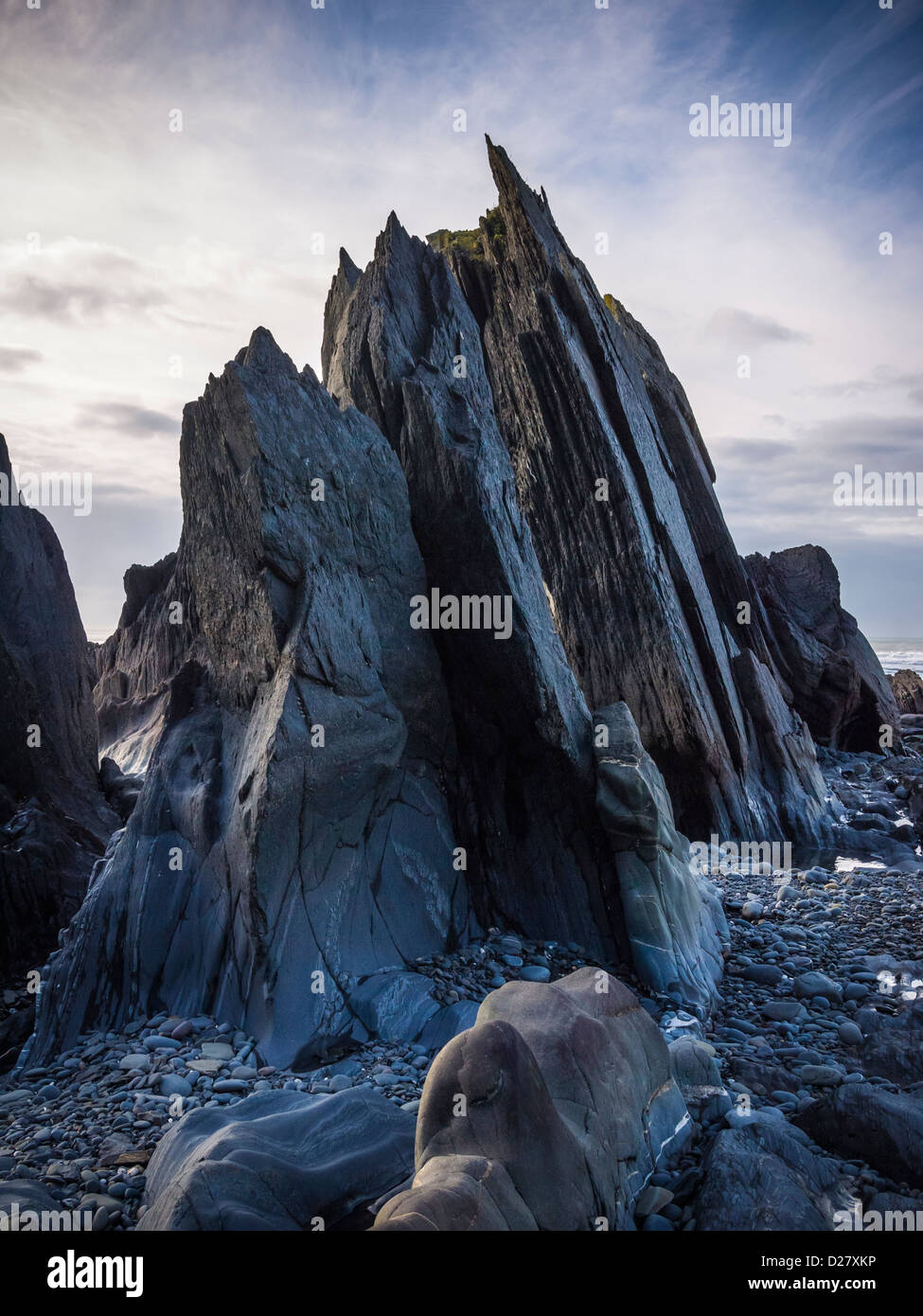Rock formations at Duckpool on the North Cornwall Atlantic coastline ...