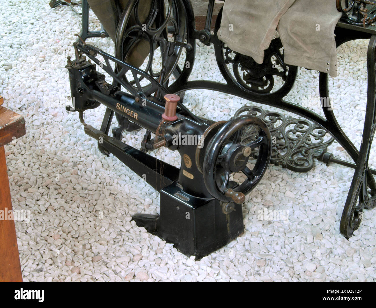 The Singer 62 29 D sewing machine is part of the Auto & Technic Museum ...