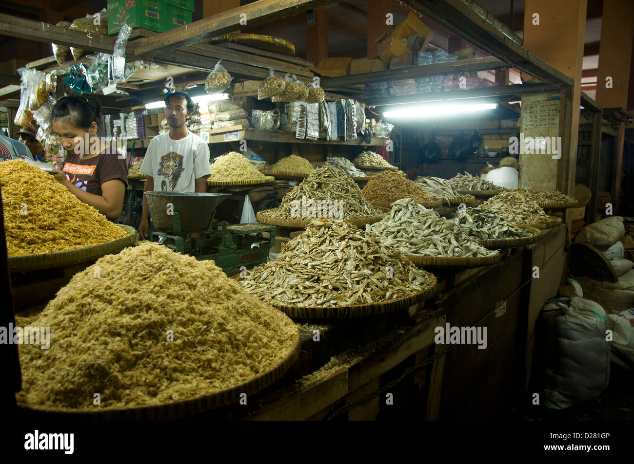 Dry fish stall market hi-res stock photography and images - Alamy