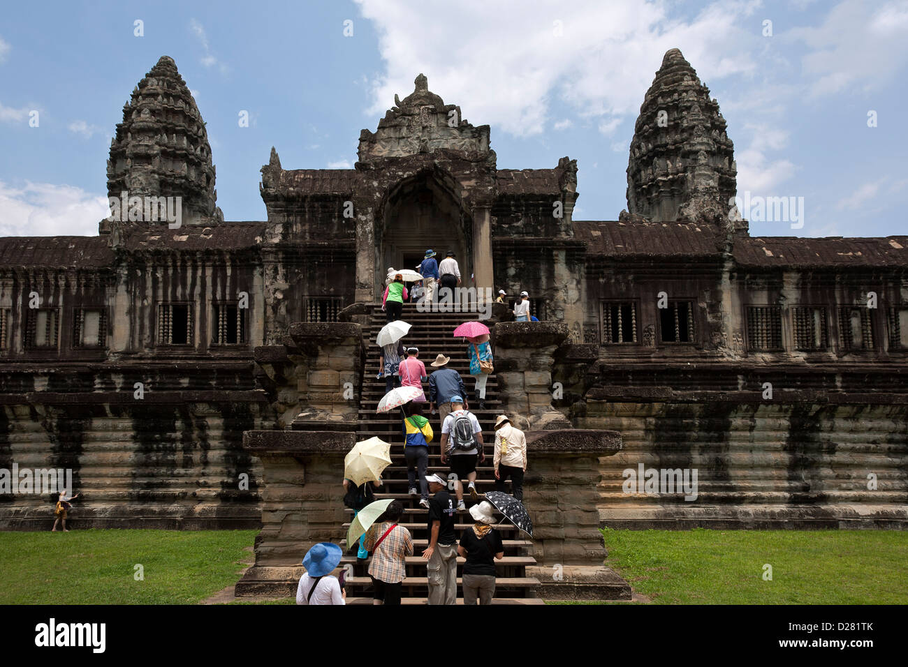 Tourists visiting Angkor Wat temple. Cambodia Stock Photo - Alamy
