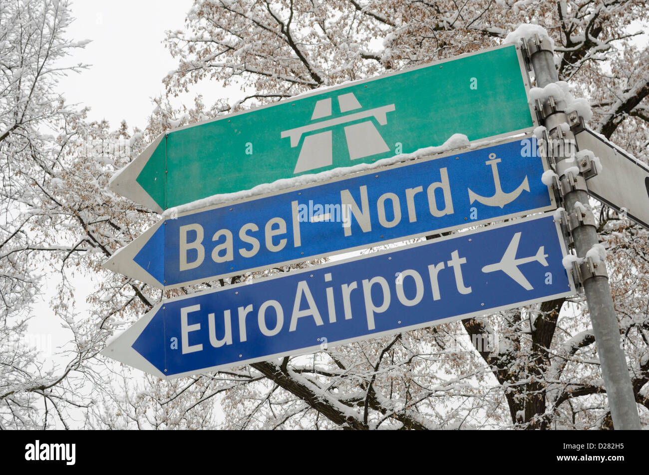 Swiss road signs hi-res stock photography and images - Alamy