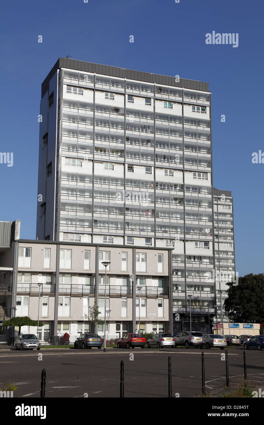 Hi rise towerblocks hi-res stock photography and images - Alamy