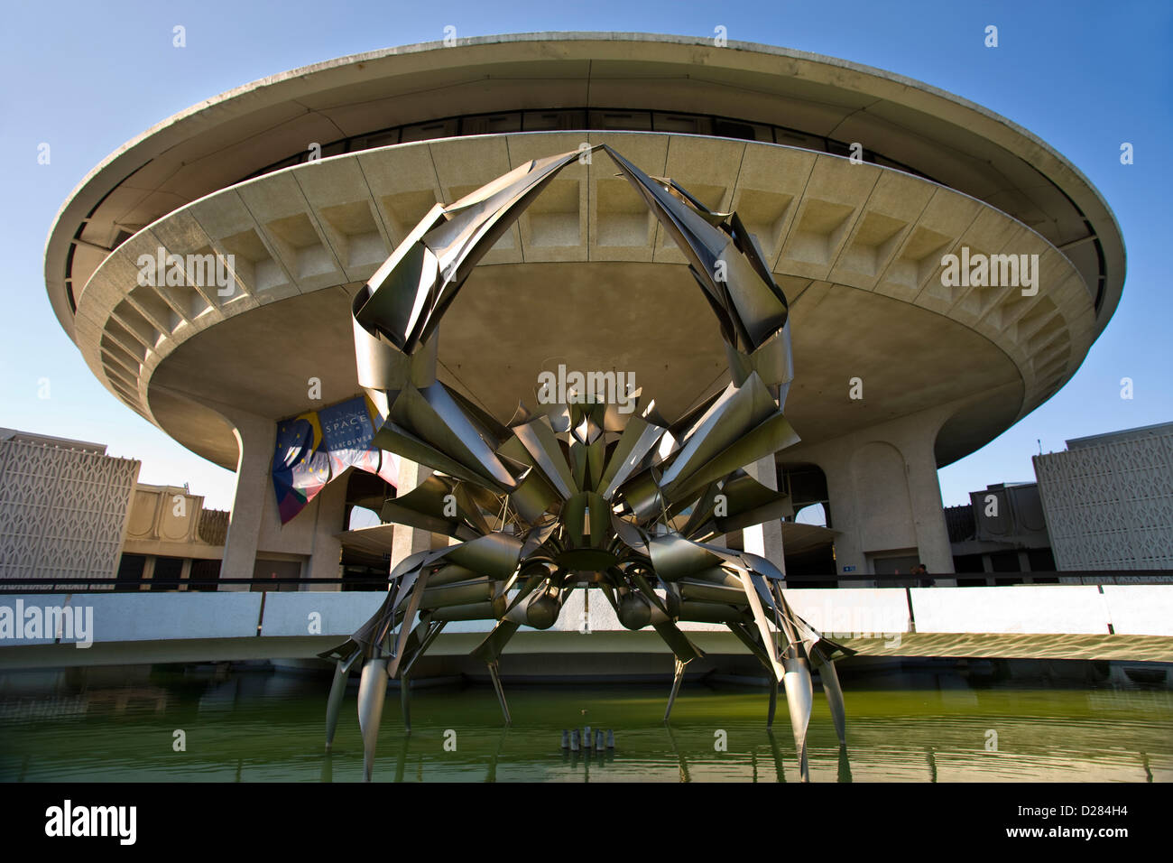 CRAB SCULPTURE (©GEORGE NORRIS 1974) MACMILLAN SPACE CENTER PLANETARIUM ...