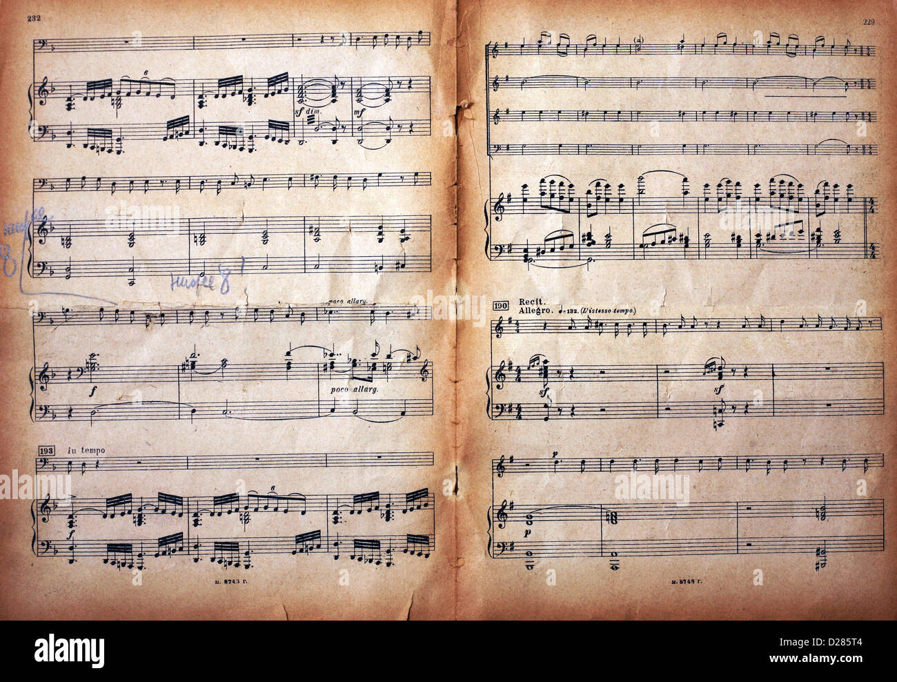 Old vintage musical page notes hi-res stock photography and images - Alamy