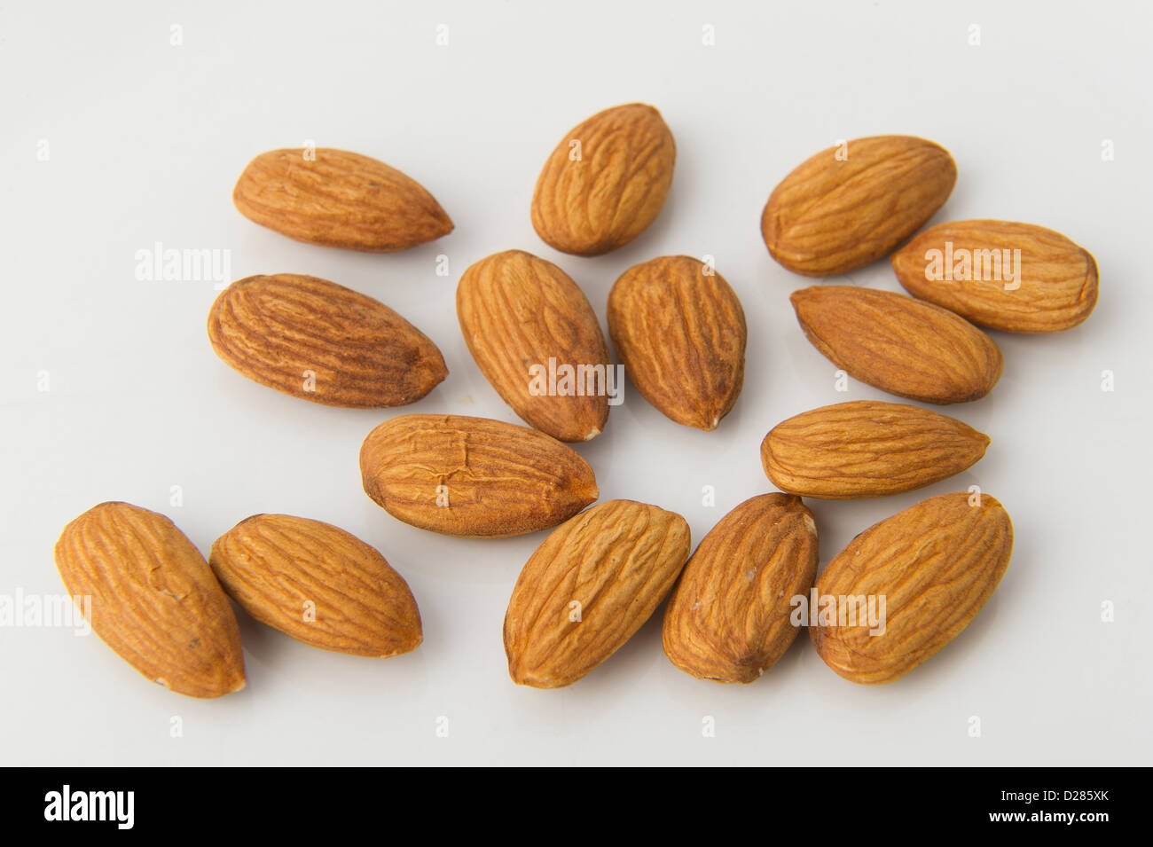 Almonds hi-res stock photography and images - Alamy