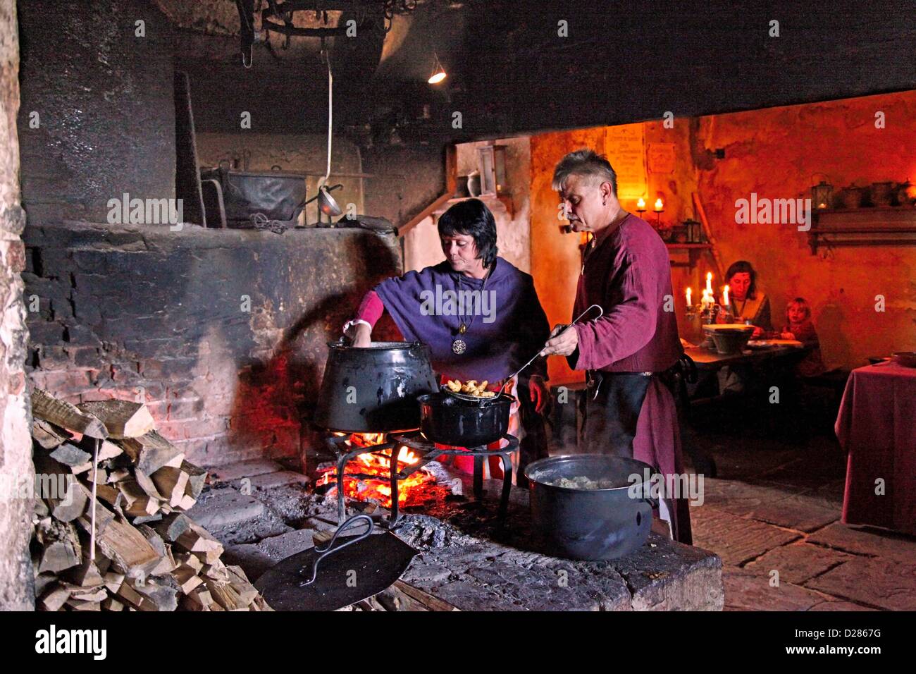 Medieval cooking hi-res stock photography and images - Alamy