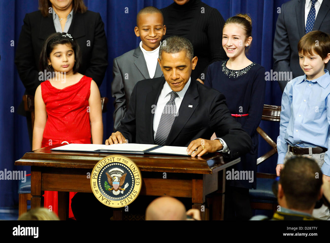 Sandy hook shooting president obama hi-res stock photography and images ...
