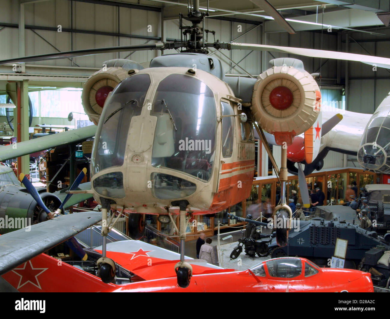 Twin rotor helicopters hi-res stock photography and images - Alamy