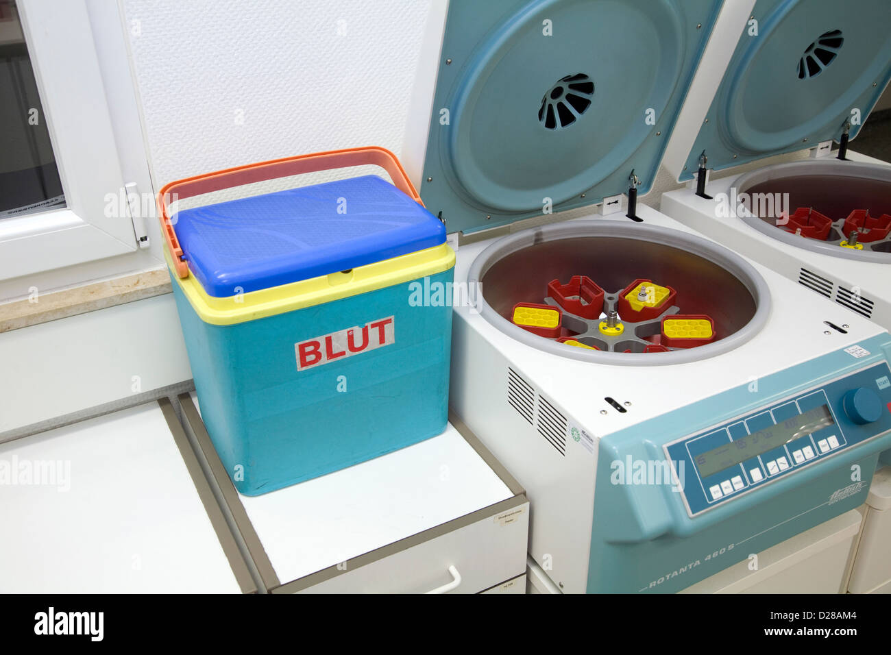 Blood bag cooler hi-res stock photography and images - Alamy