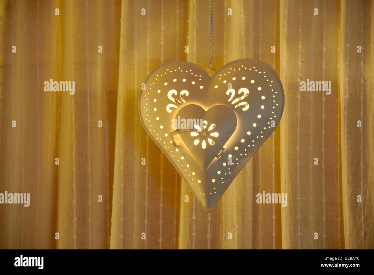 Glowing heart hi-res stock photography and images - Alamy
