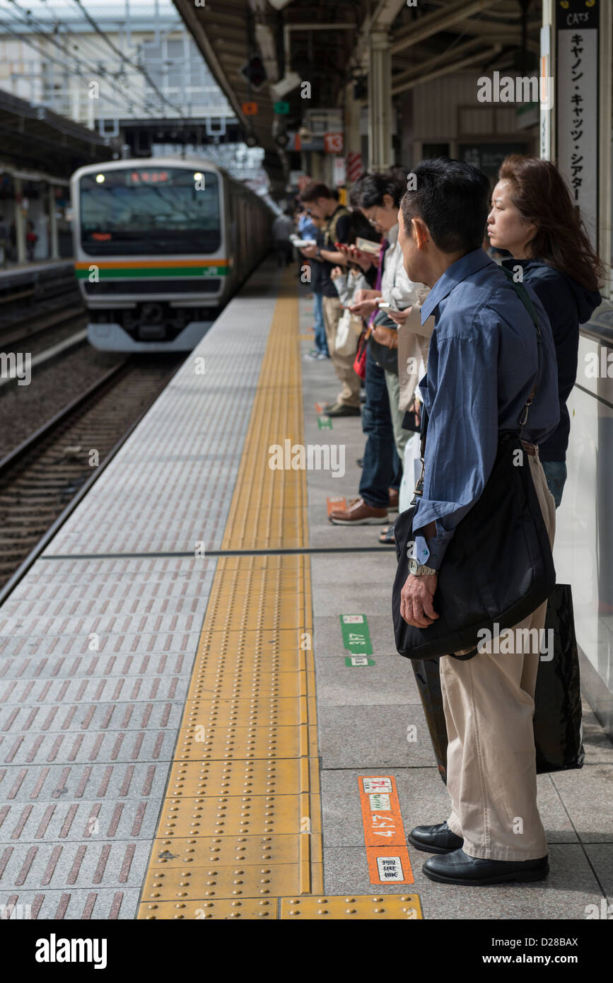 Japanese Commuters Patiently Waiting for the morning Train to Tokyo in ...