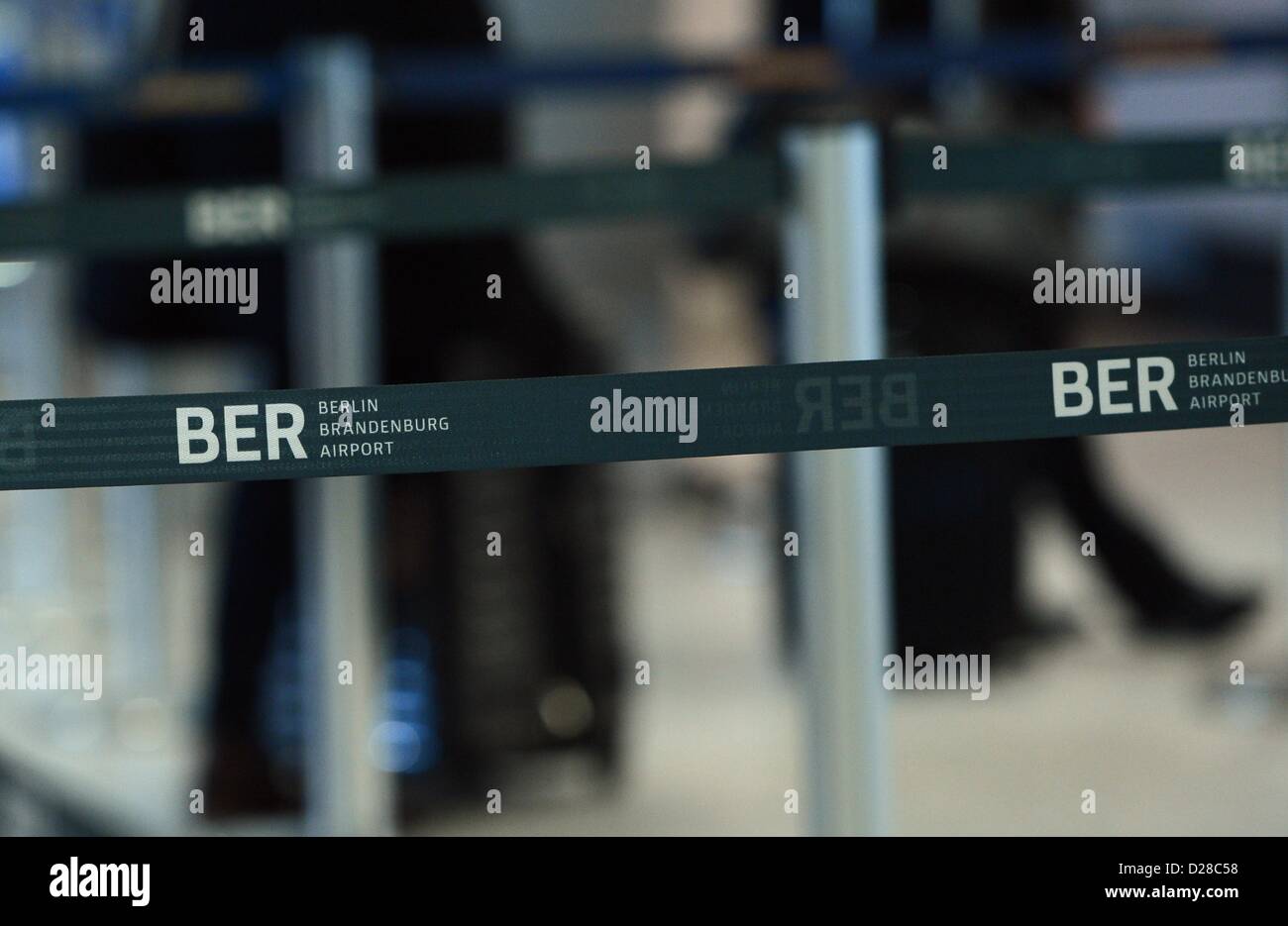 Airport ropes hi-res stock photography and images - Alamy