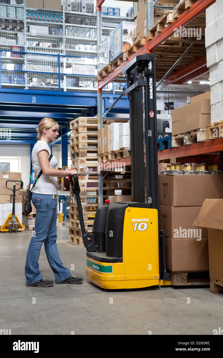 Expert logistics company hi-res stock photography and images - Alamy