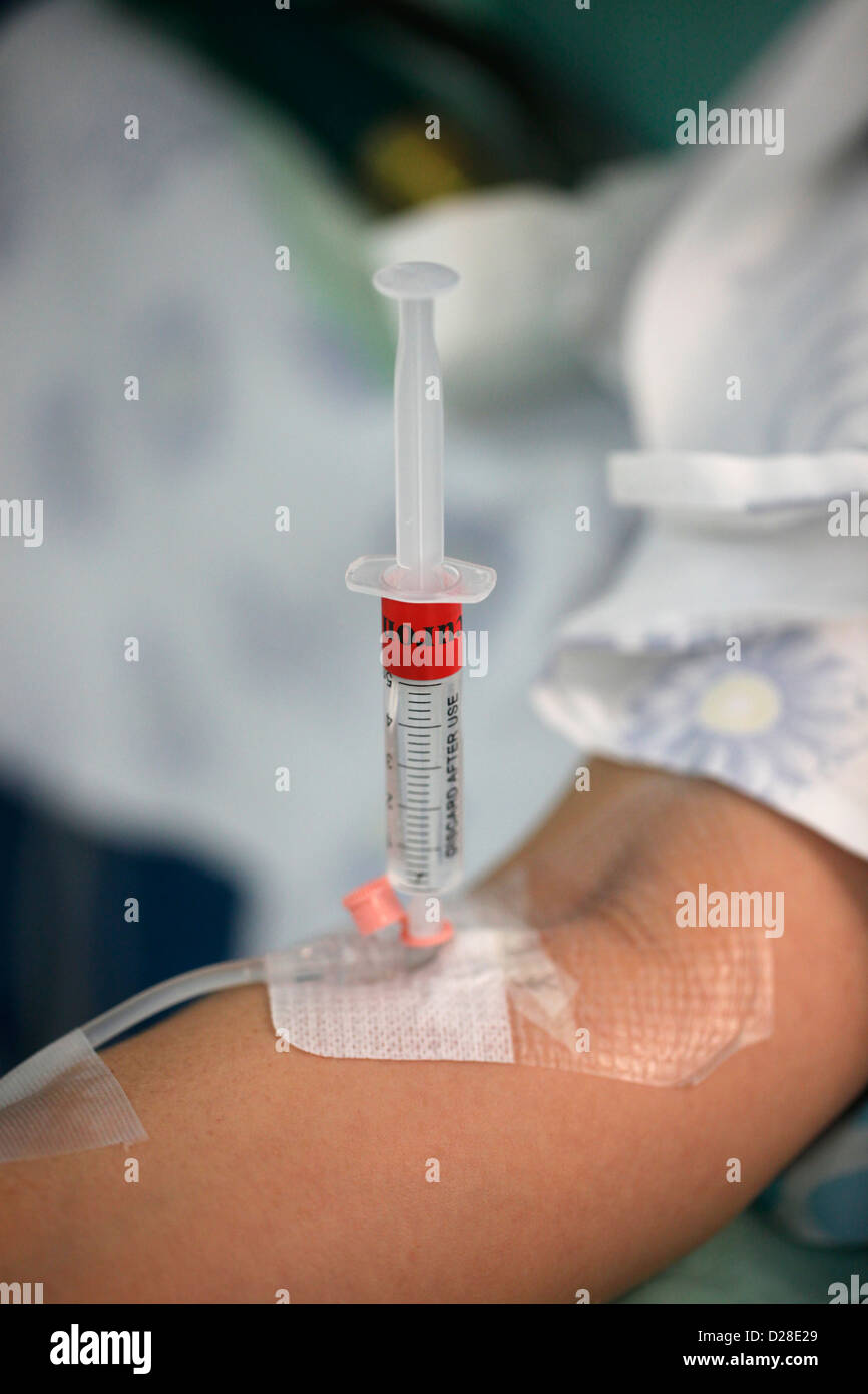 Intravenous catheter hi-res stock photography and images - Alamy