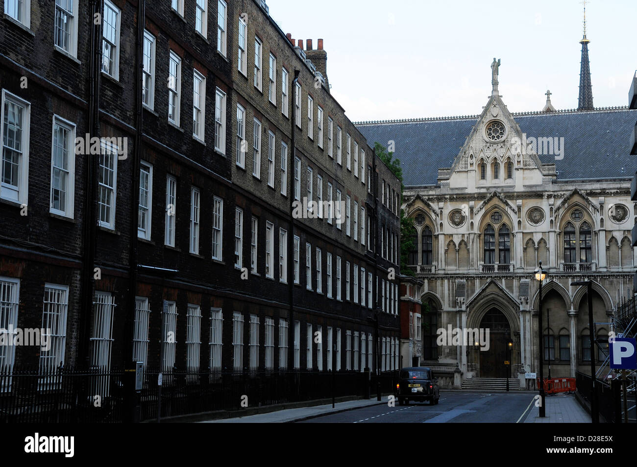 Londons royal courts hi-res stock photography and images - Alamy