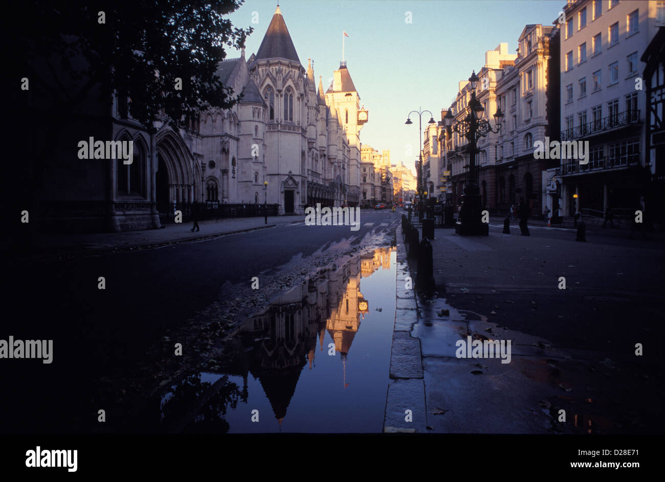 The royal courts of justice strand hi-res stock photography and images ...