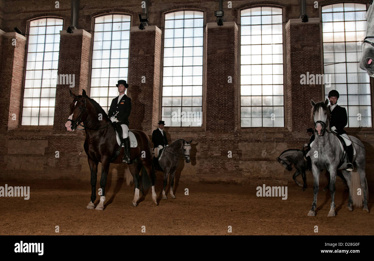 Race horse stables hi-res stock photography and images - Alamy